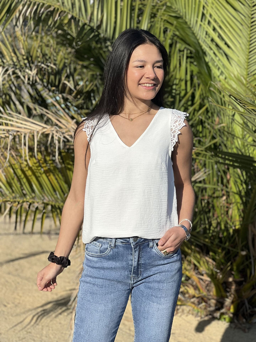 Top Emma, sans manche à col V en dentelle et joli nœud au dos ...