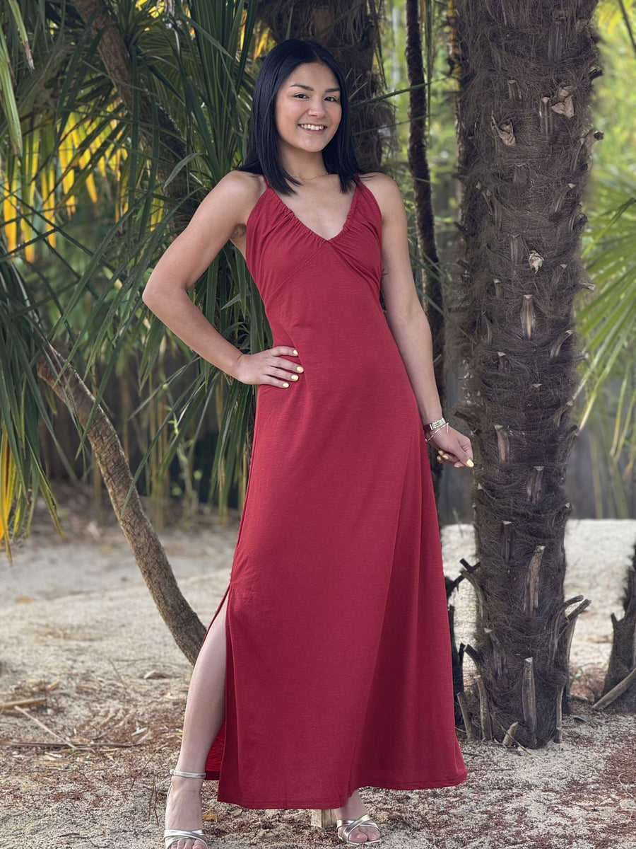 Robe Isis, longue unie à fines bretelles et col V: une coupe élégante ...